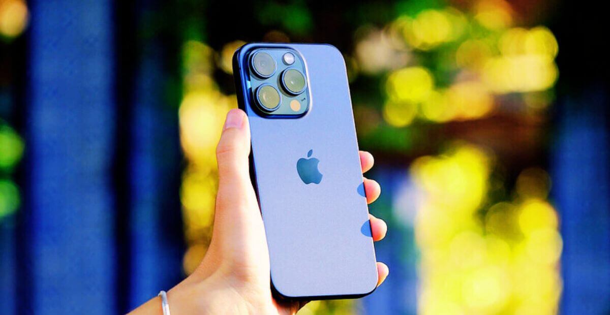SWOT Analysis of iPhone | SWOT & PESTLE Analysis